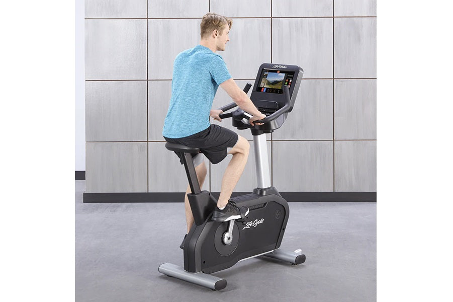 Life Fitness Club Series + (Plus) Upright Lifecycle Bike w/ SE3 Consol ...