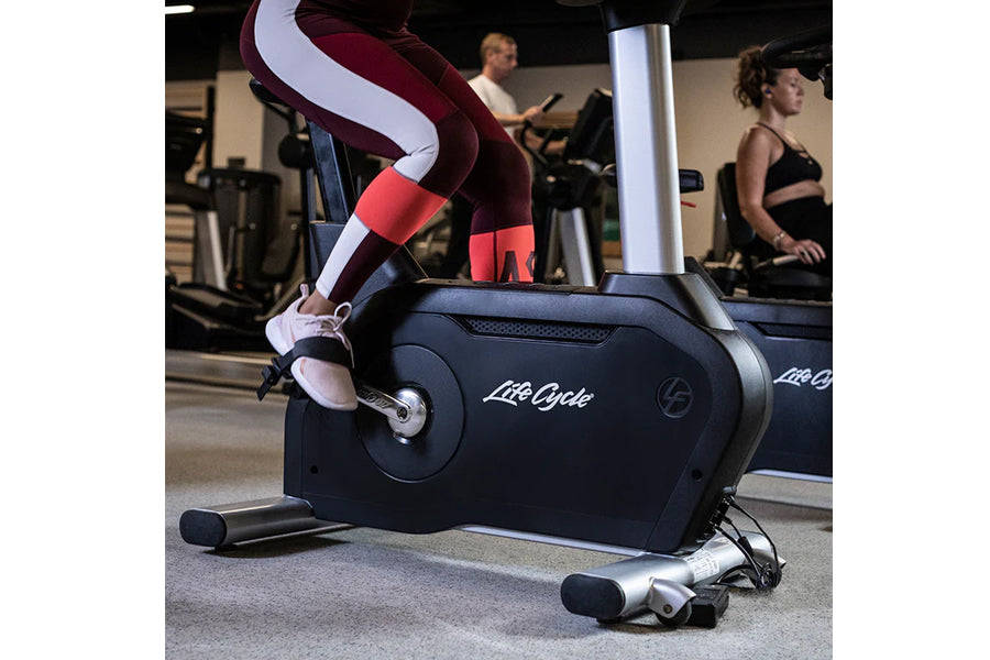 Life Fitness Club Series + (Plus) Upright Lifecycle Bike w/ SE3 Consol – 360 Fitness Superstore